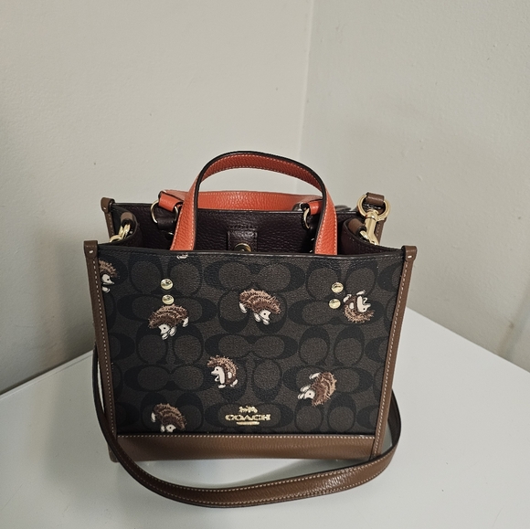 Coach | Bags | Coach Dempsey Tote 22 Signature Canvas Hedgehog Print ...